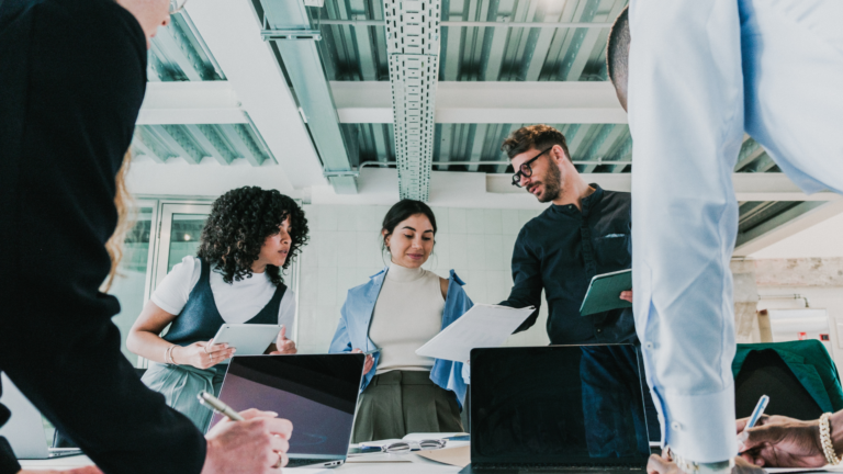 How to structure your initial sales & marketing team to achieve growth - R40 Performance by TekStack